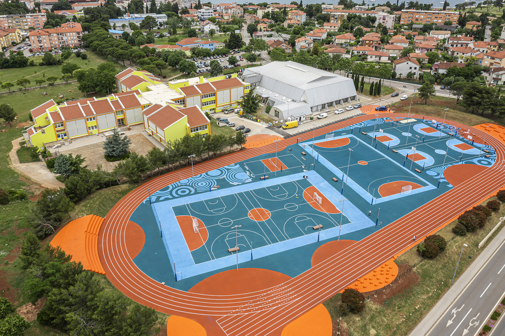 Sports field of Elementary School “Marija i Lina” by Studio MAU d.o.o ...