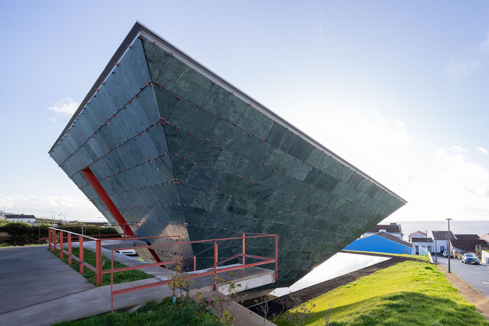 CHAPEL OF ETERNAL LIGHT by Bernardo Rodrigues Architects - 谷德设计网