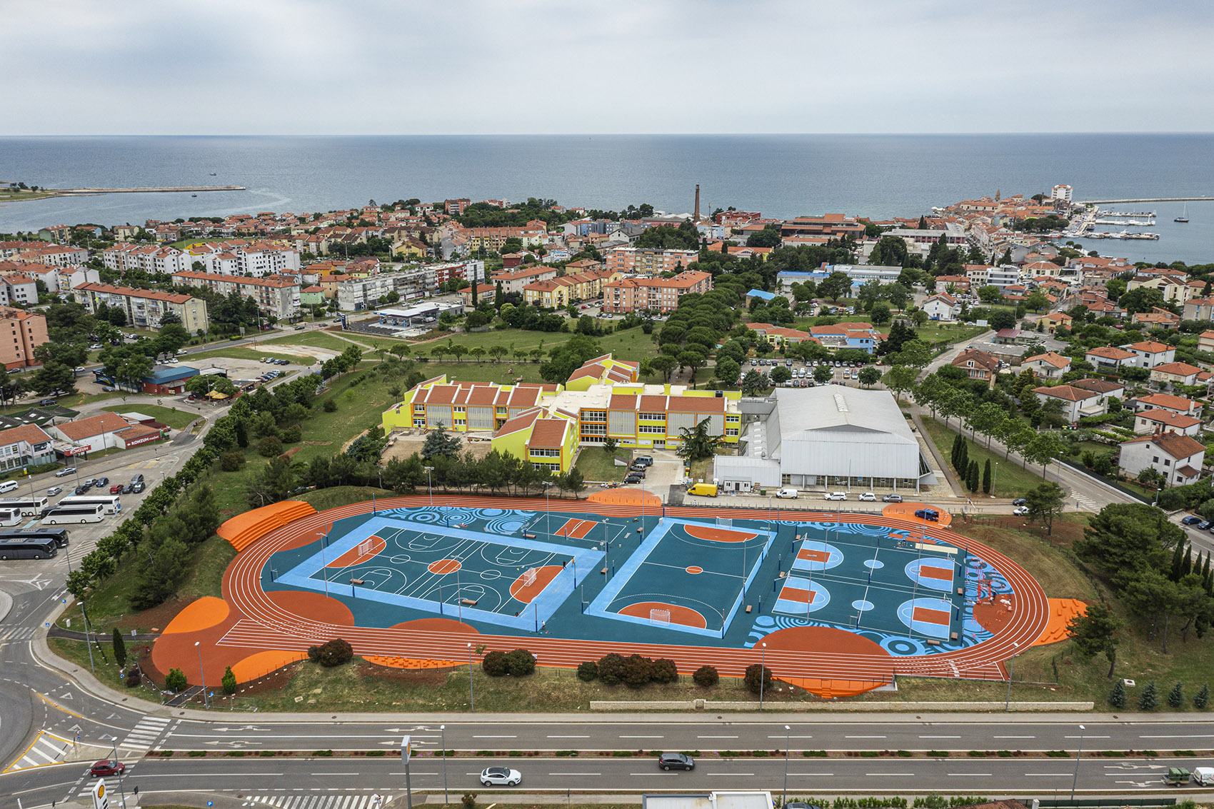 Sports field of Elementary School “Marija i Lina” by Studio MAU d.o.o ...