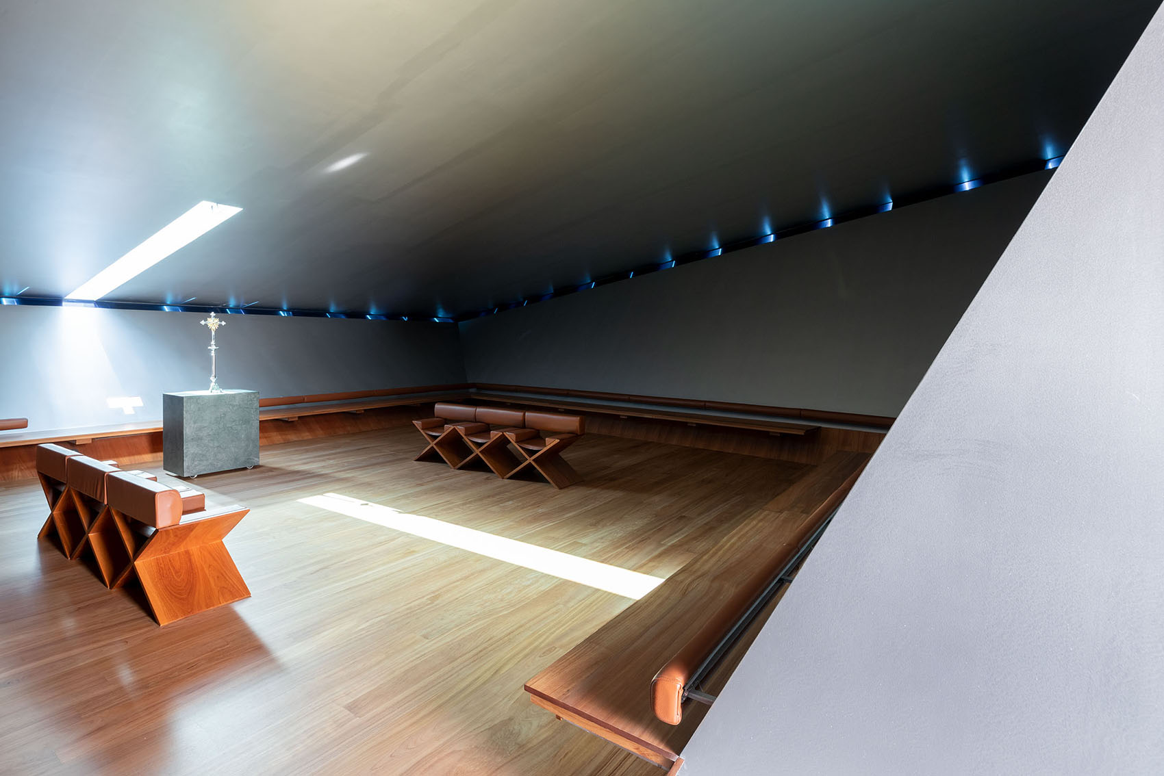 CHAPEL OF ETERNAL LIGHT by Bernardo Rodrigues Architects - 谷德设计网