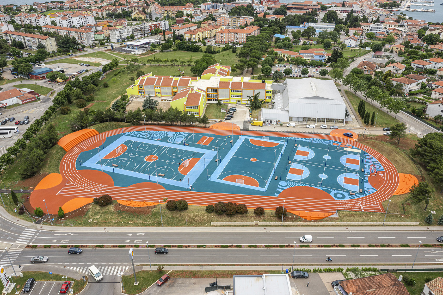 Sports field of Elementary School “Marija i Lina” by Studio MAU d.o.o ...