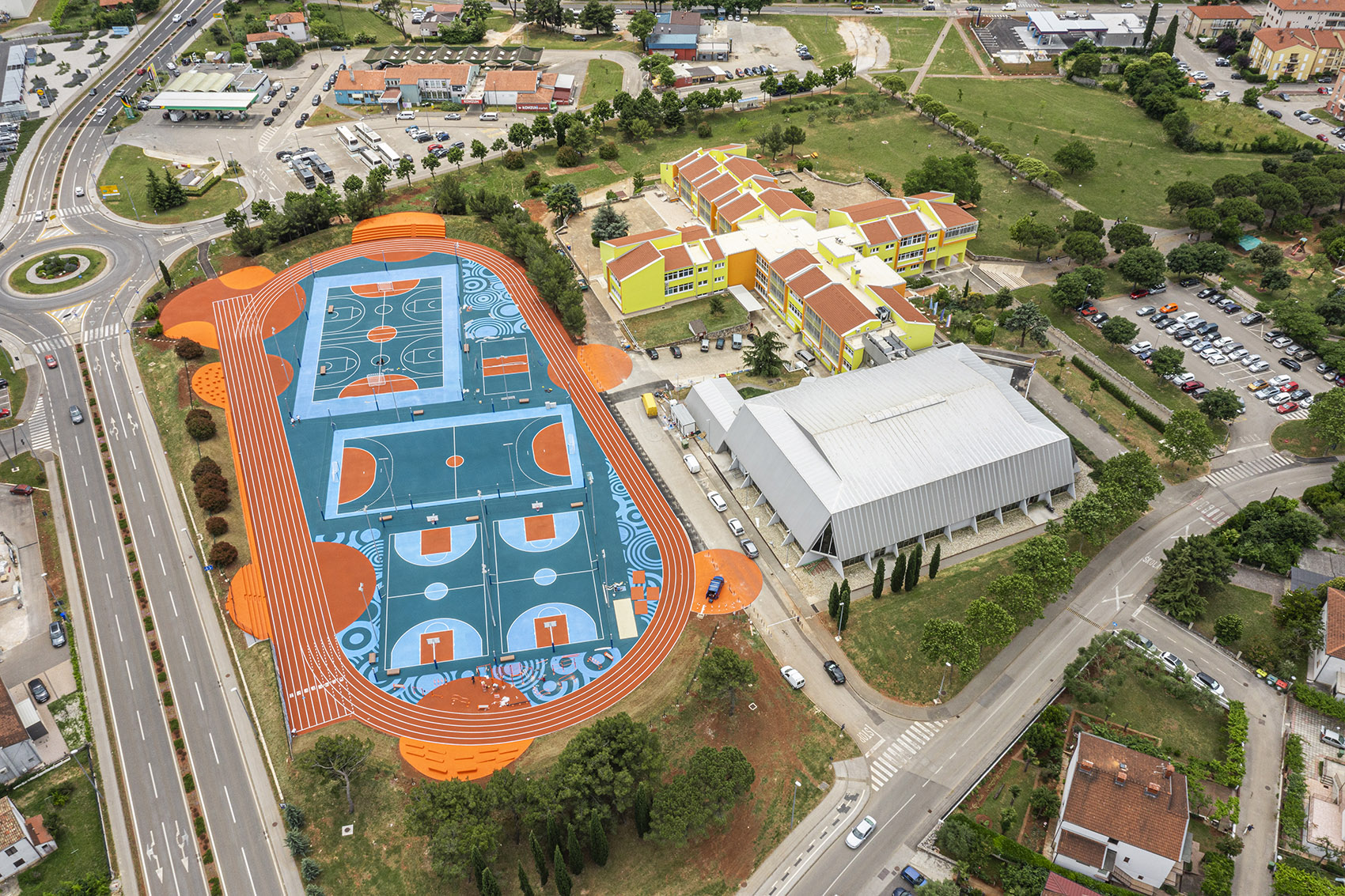 Sports field of Elementary School “Marija i Lina” by Studio MAU d.o.o ...