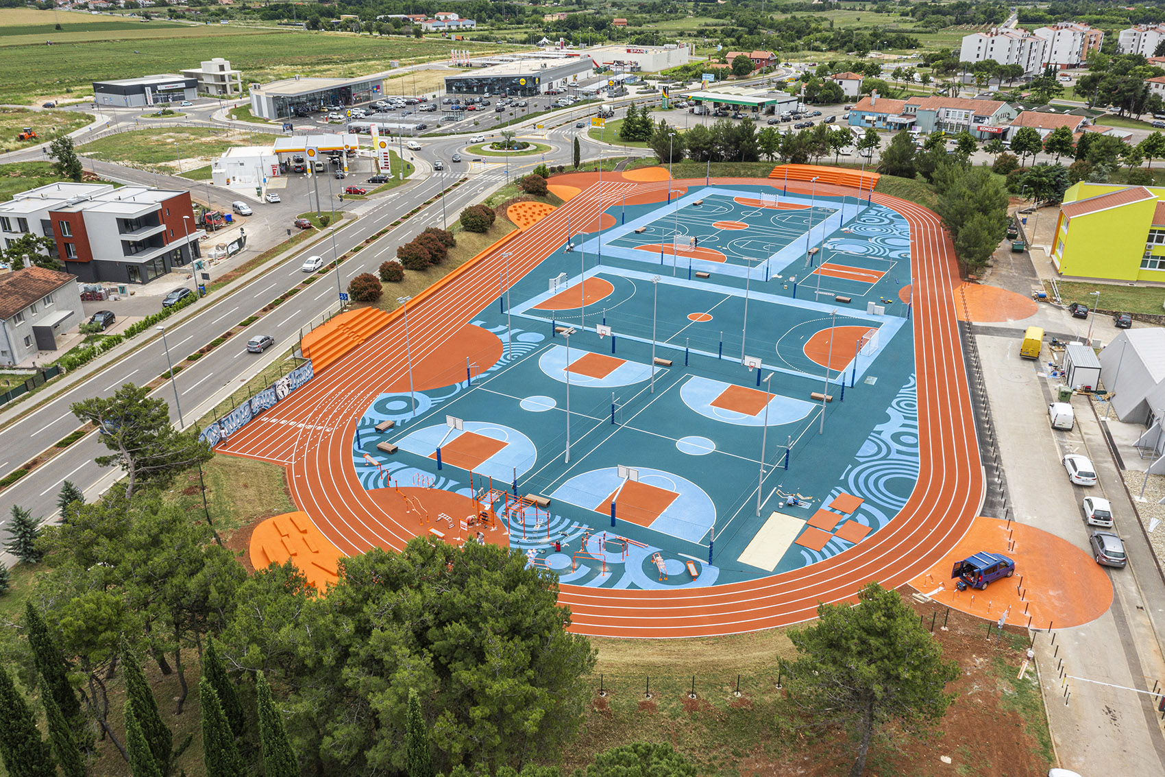 Sports field of Elementary School “Marija i Lina” by Studio MAU d.o.o ...