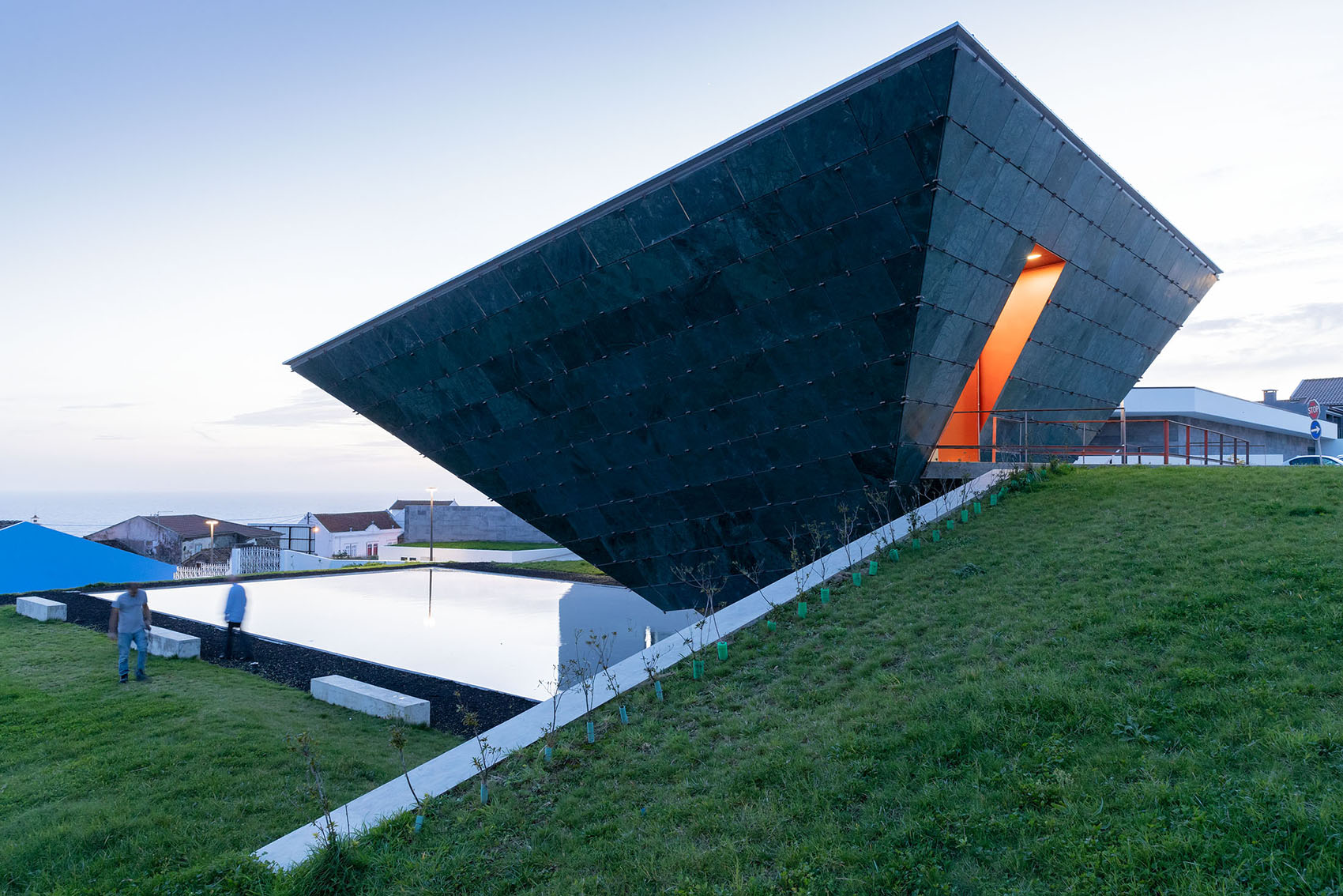 CHAPEL OF ETERNAL LIGHT by Bernardo Rodrigues Architects - 谷德设计网