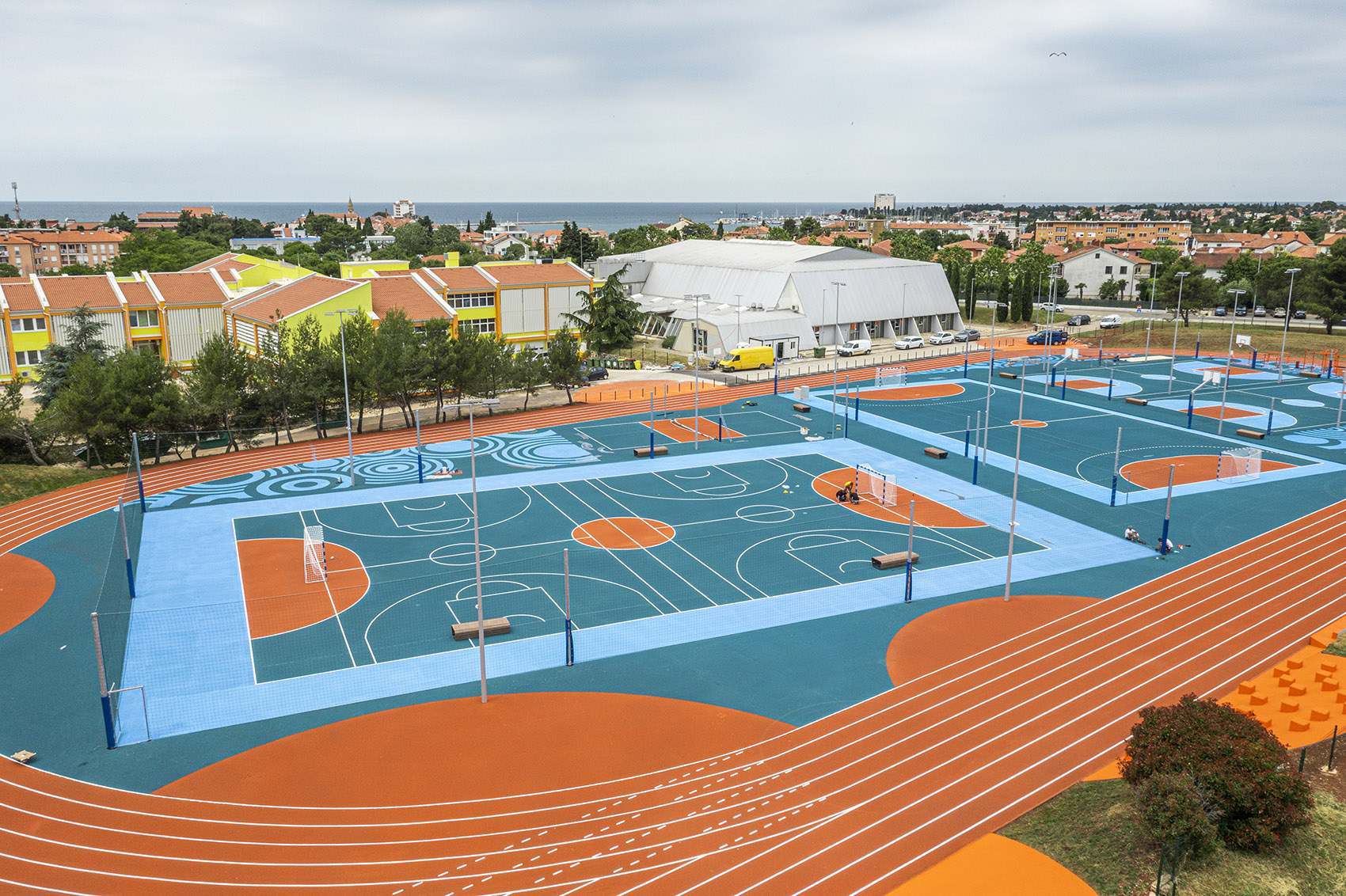 Sports field of Elementary School “Marija i Lina” by Studio MAU d.o.o ...