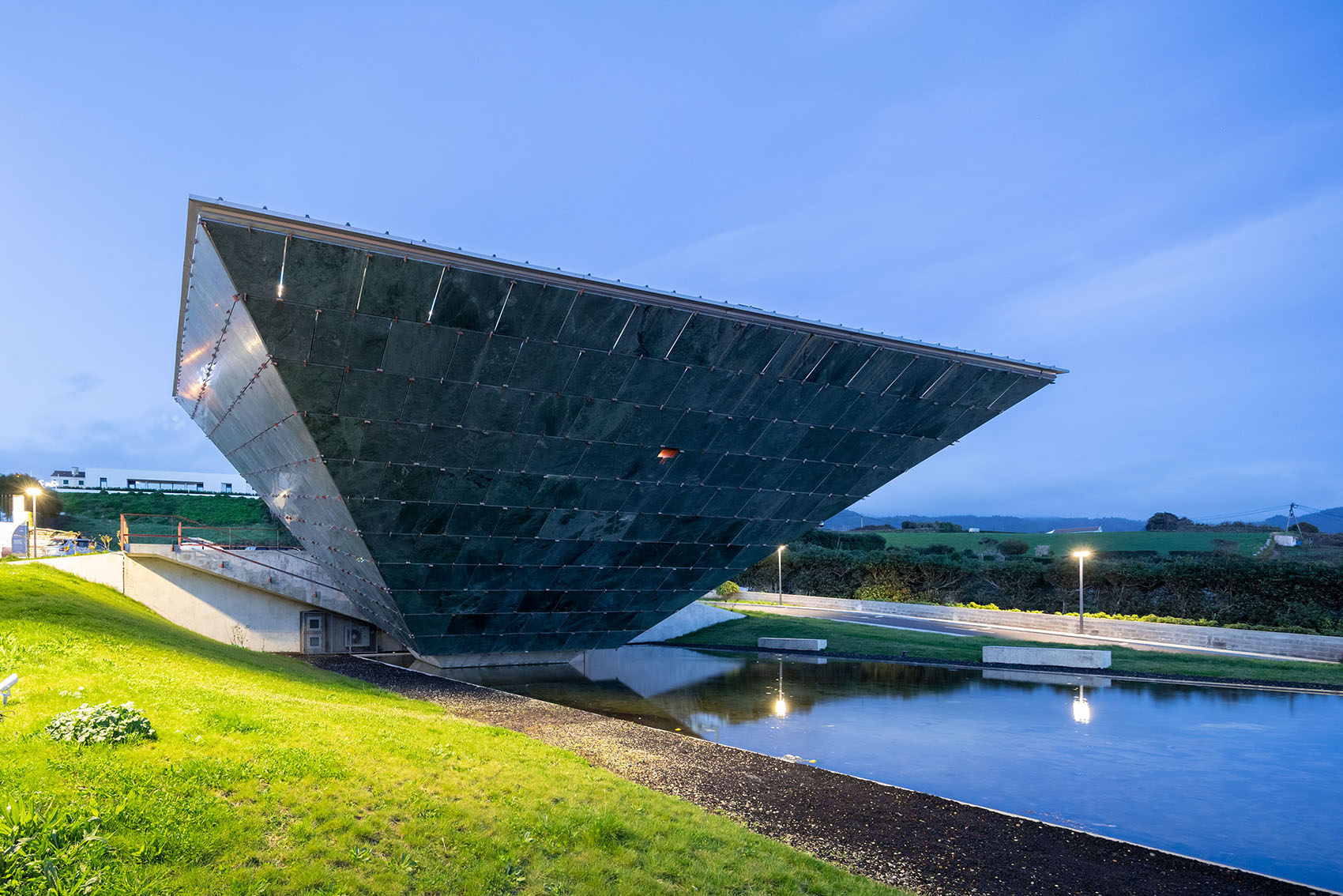 CHAPEL OF ETERNAL LIGHT by Bernardo Rodrigues Architects - 谷德设计网