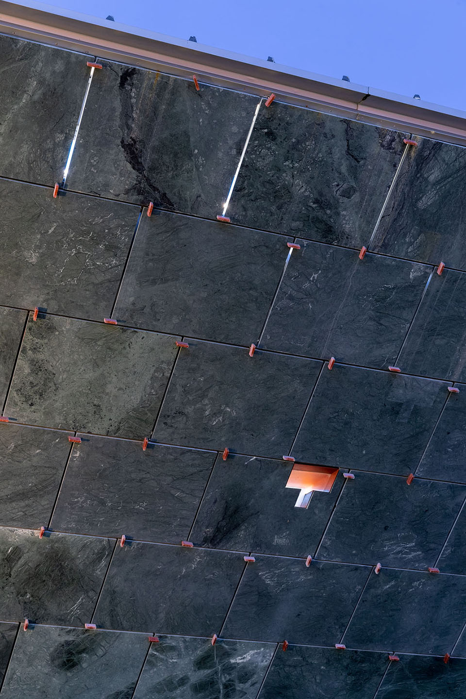 CHAPEL OF ETERNAL LIGHT by Bernardo Rodrigues Architects - 谷德设计网