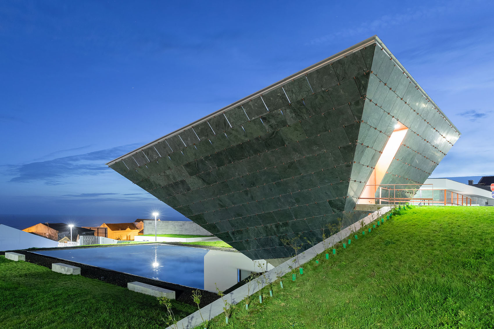 CHAPEL OF ETERNAL LIGHT by Bernardo Rodrigues Architects - 谷德设计网