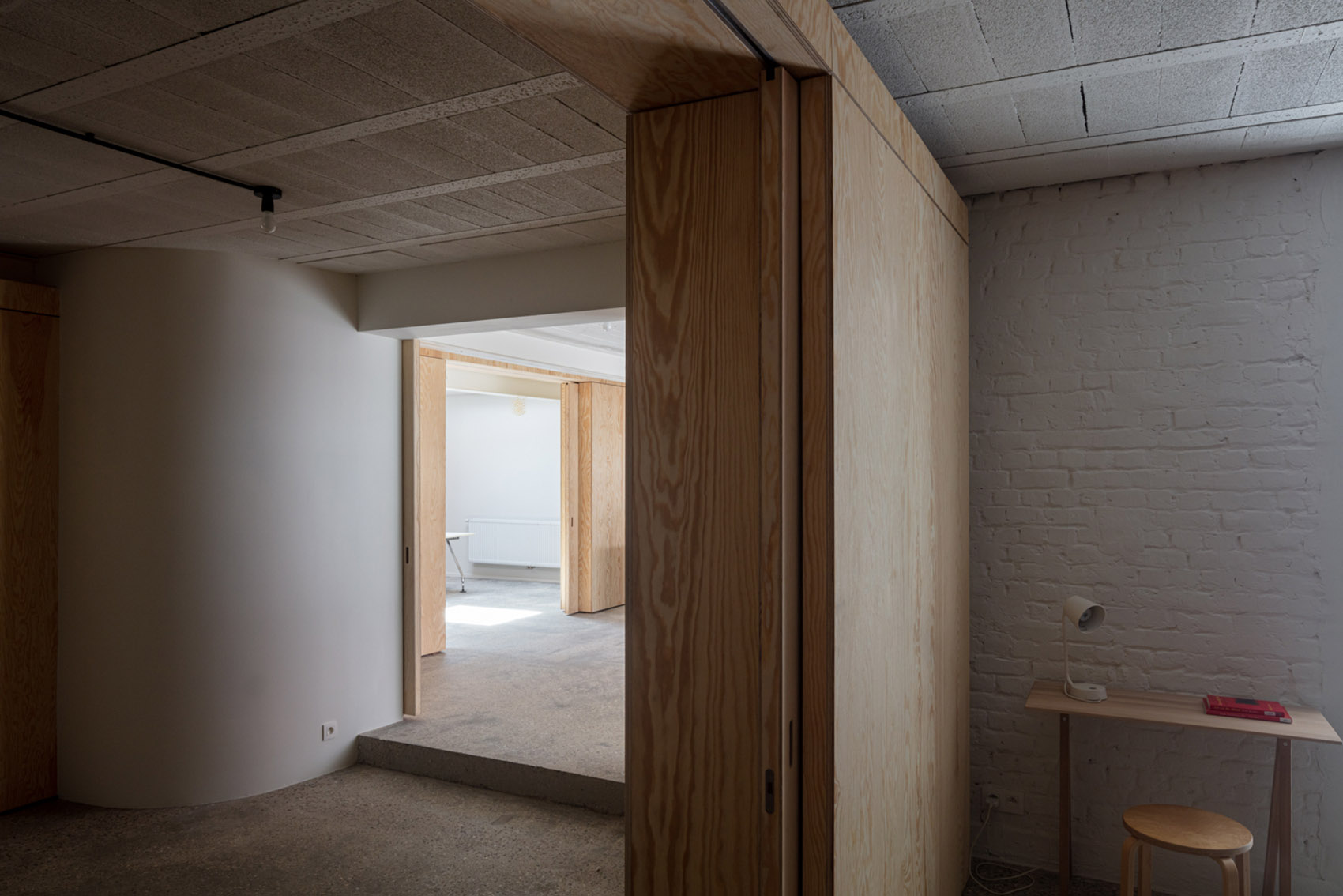 Grid House by l’atelier Nomadic Architecture Studio + DEVspace - 谷德设计网