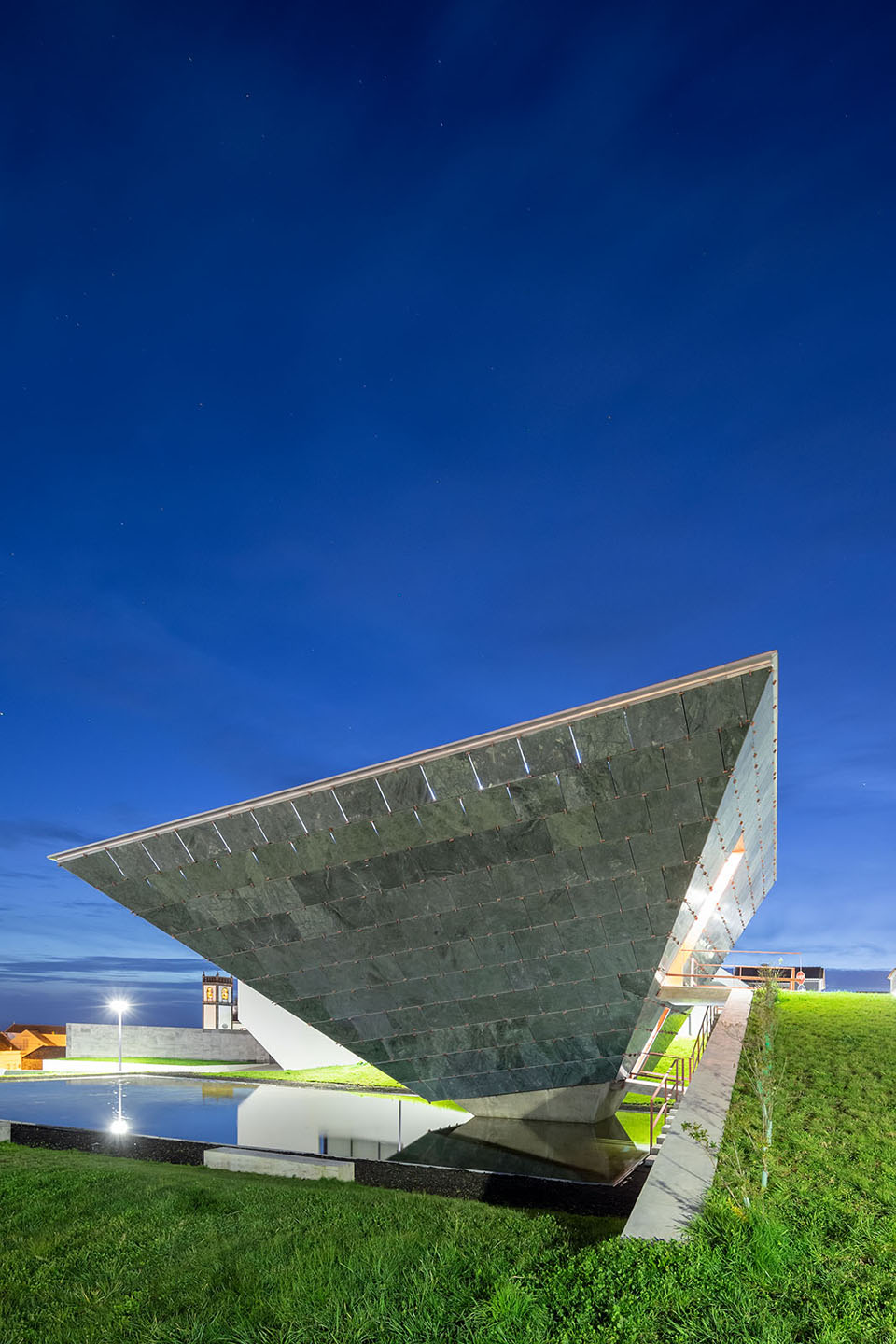 CHAPEL OF ETERNAL LIGHT by Bernardo Rodrigues Architects - 谷德设计网