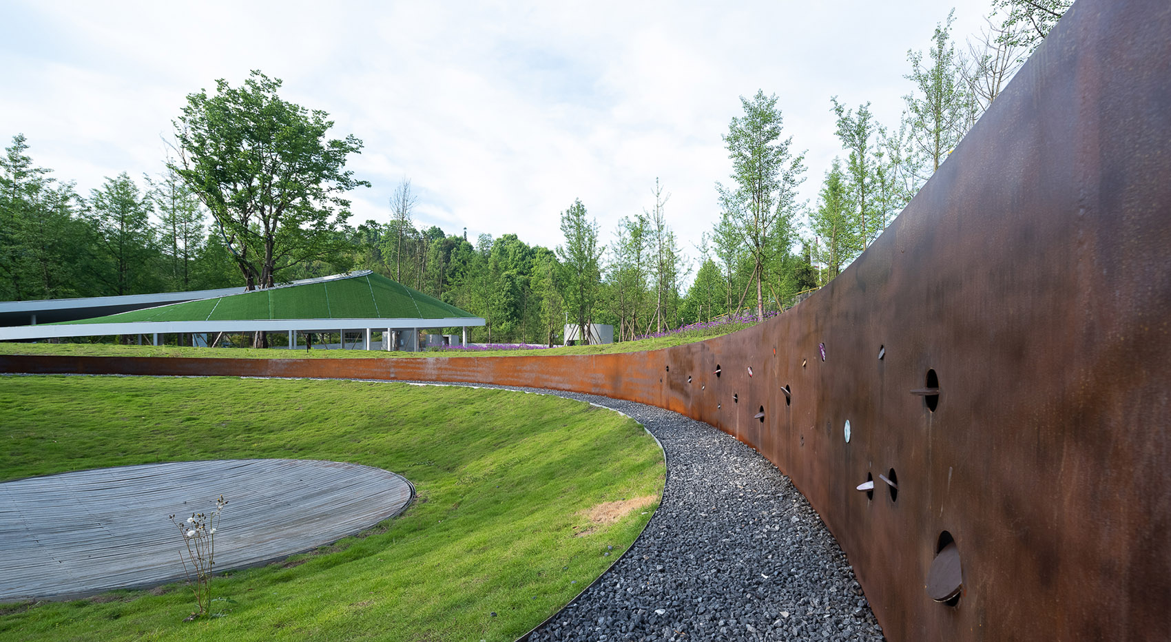 Spaceship Miracle, an immersive outdoor game scene in Chongqing by WTD ...