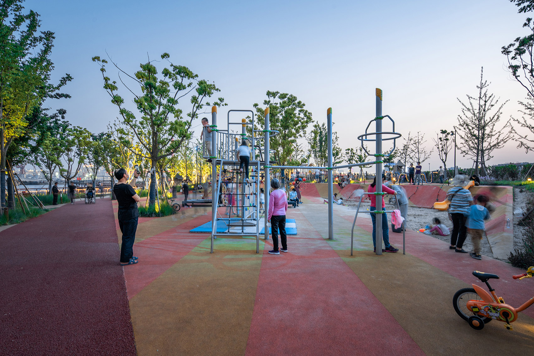 Yangpu Riverside public space (Shanghai No.12 cotton mill) by da ...