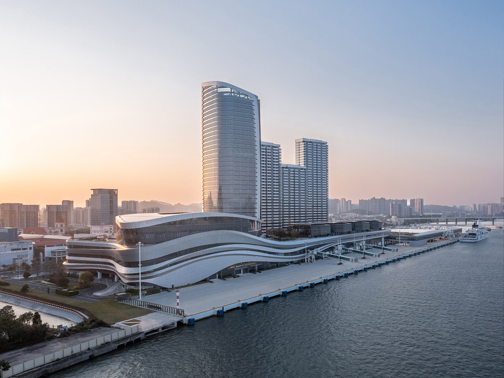 Nansha Cruise Terminal Complex, Guangzhou, China by Aedas - 谷德设计网