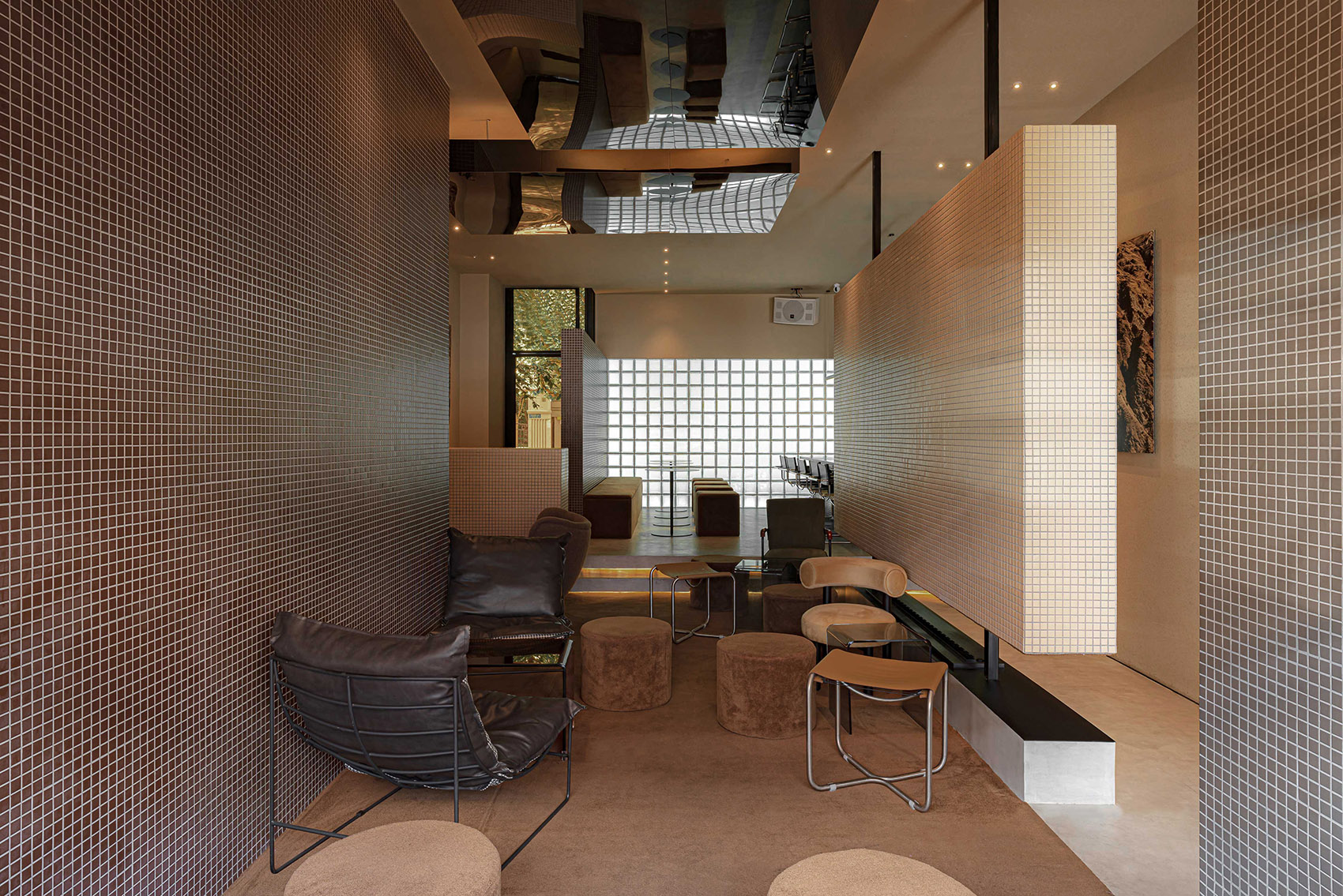 Retro-inspired cocktail lounge bar in Shanghai by MASS - 谷德设计网