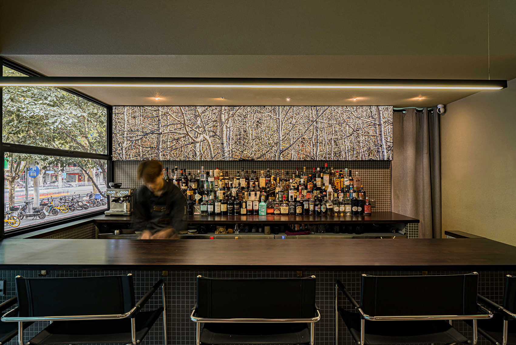 Retro-inspired cocktail lounge bar in Shanghai by MASS - 谷德设计网