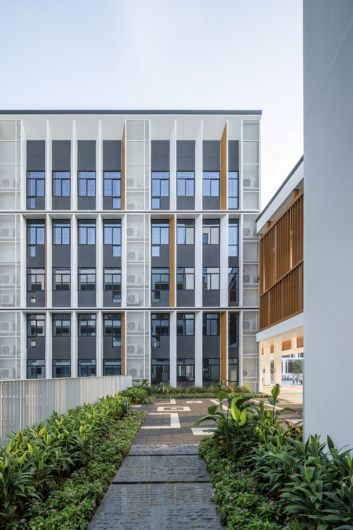Shenzhen Experimental Guangming School by Shenzhen Tongjiren ...