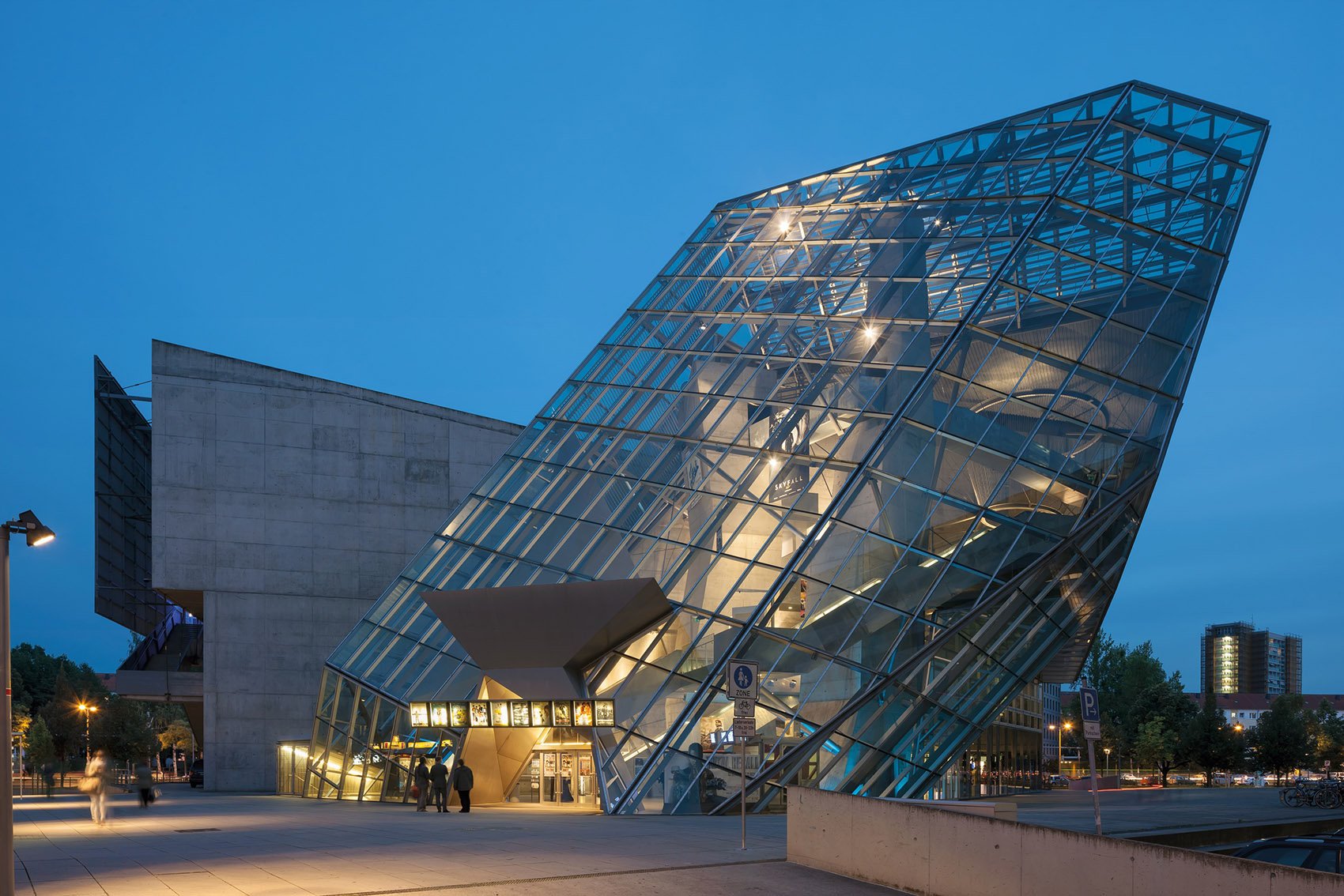 UFA Cinema Center by COOP HIMMELB(L)AU - 谷德设计网