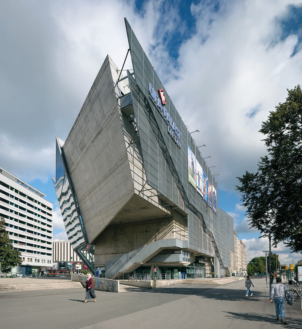 UFA Cinema Center by COOP HIMMELB(L)AU - 谷德设计网