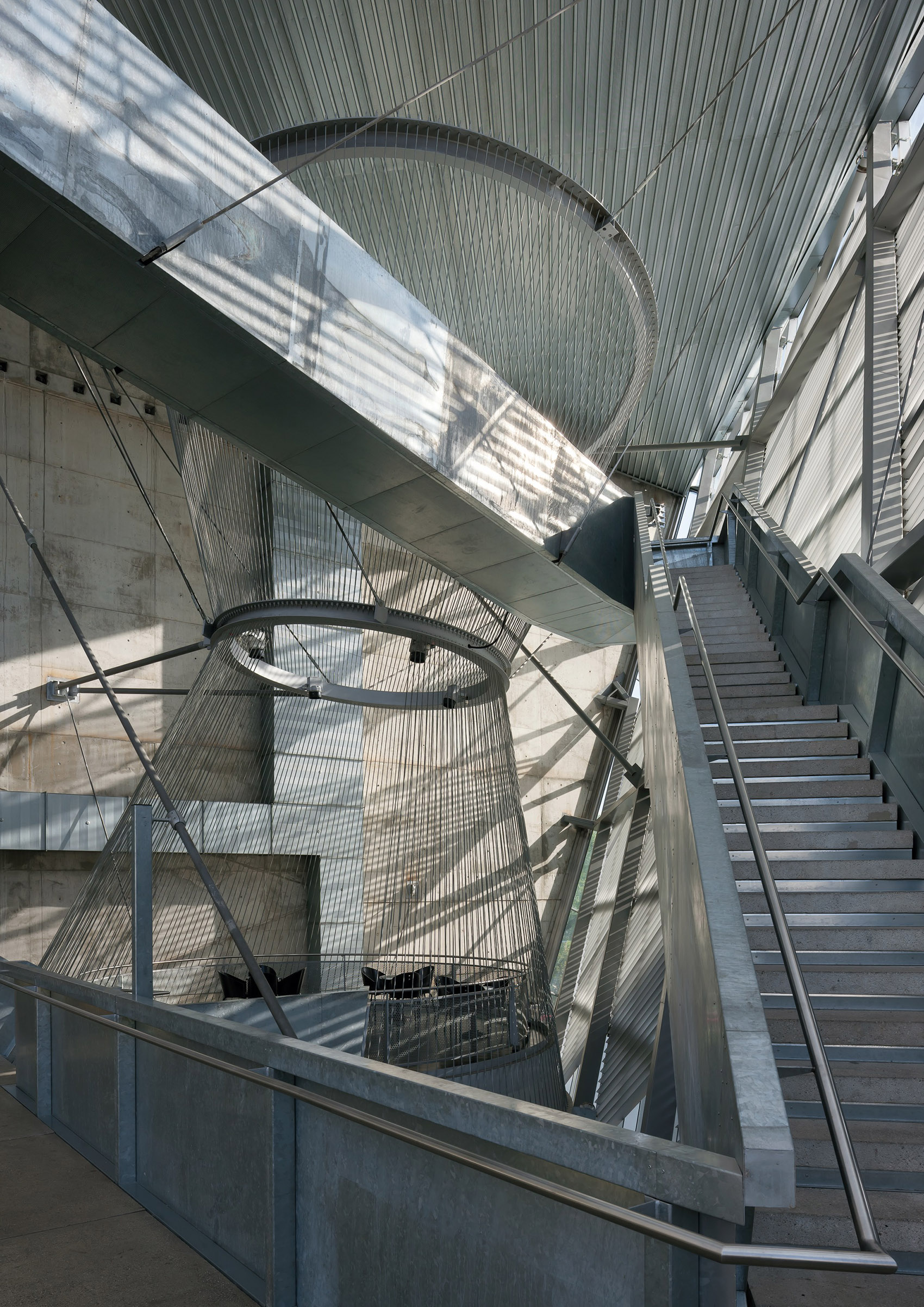 UFA Cinema Center by COOP HIMMELB(L)AU - 谷德设计网