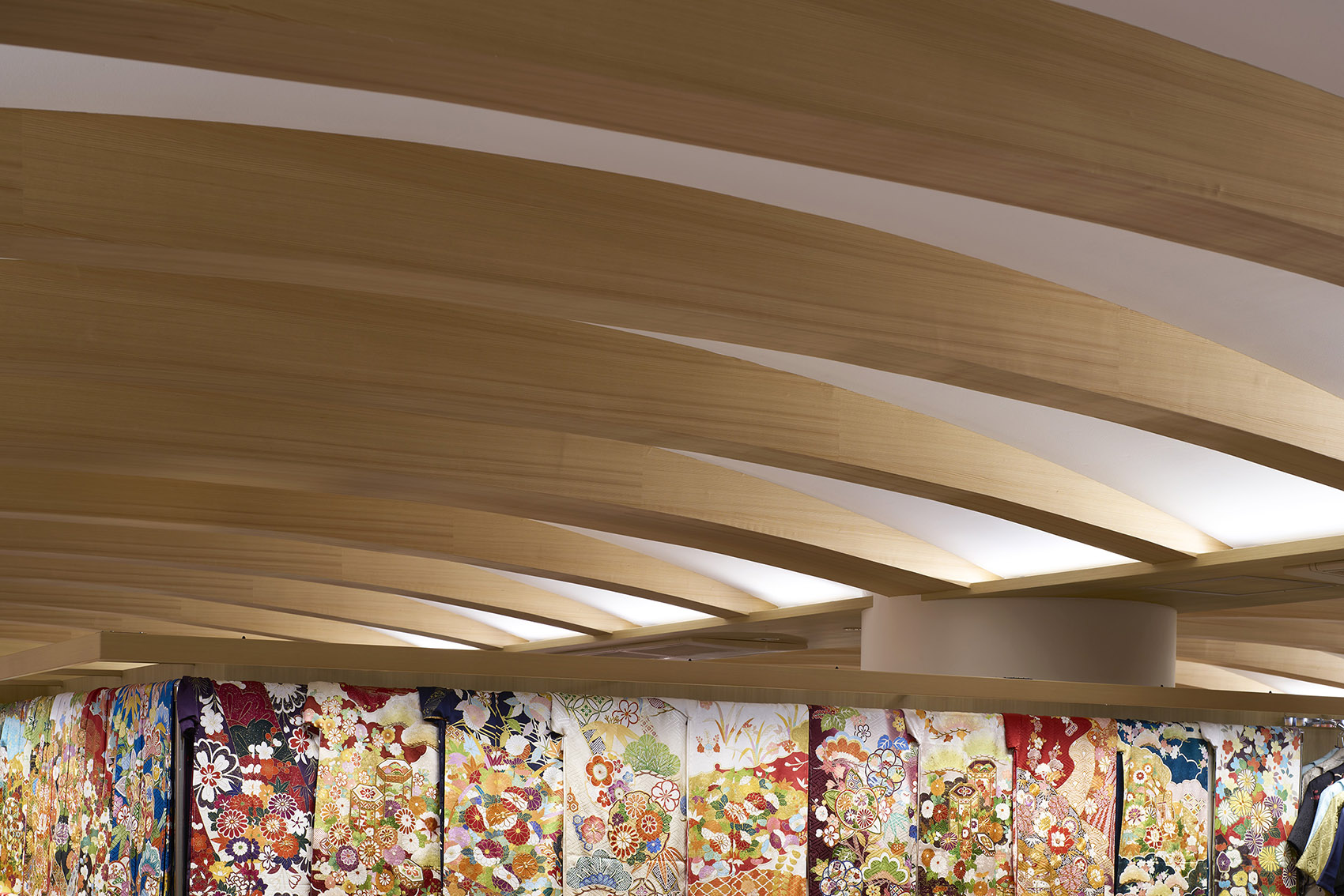 Mayuzuki -HAREGINO MARUSHO 1F sales area by TSUTSUMI & ASSOCIATES - 谷德设计网