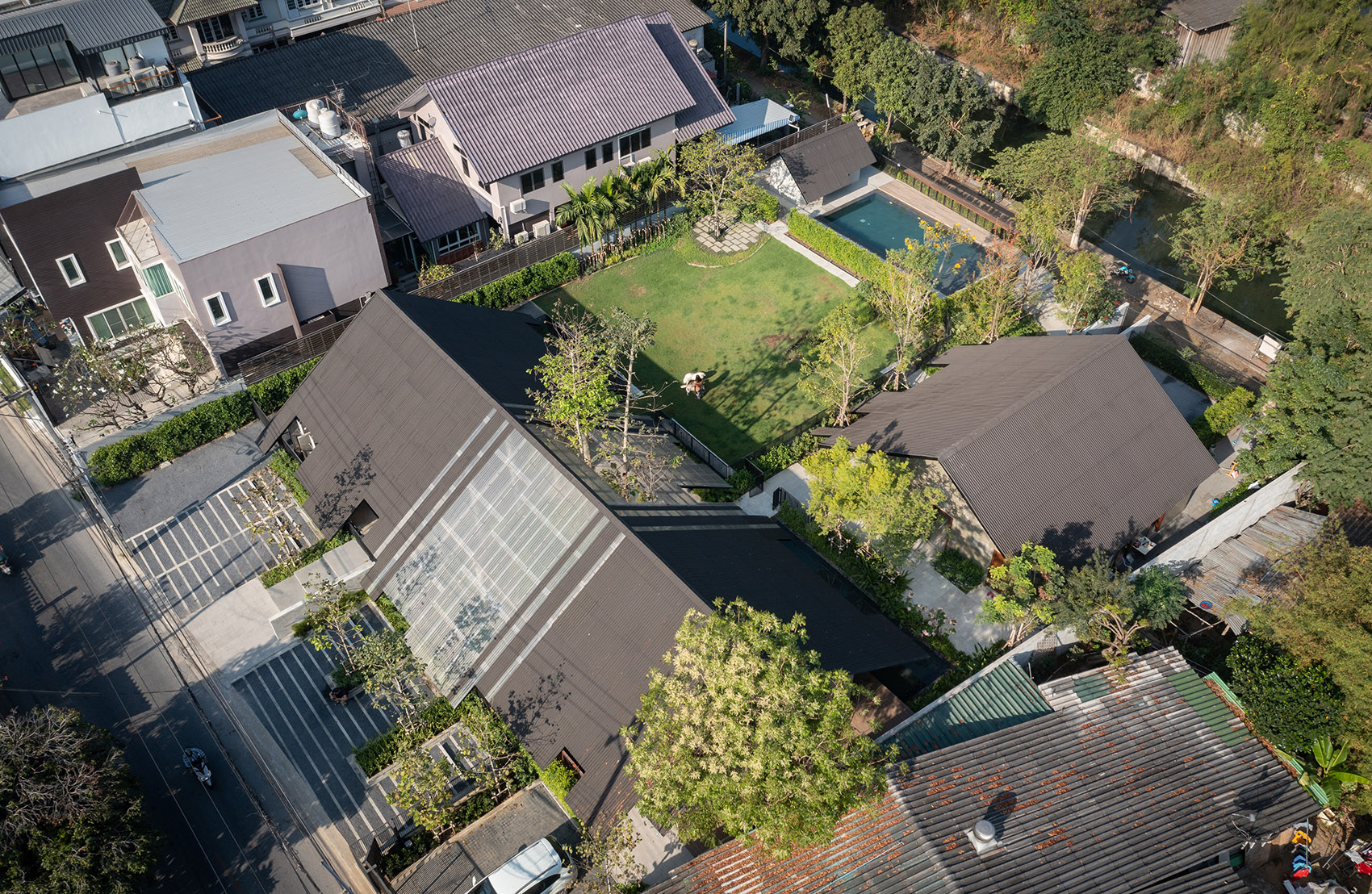 DOG / HUMAN by EKAR - 谷德设计网