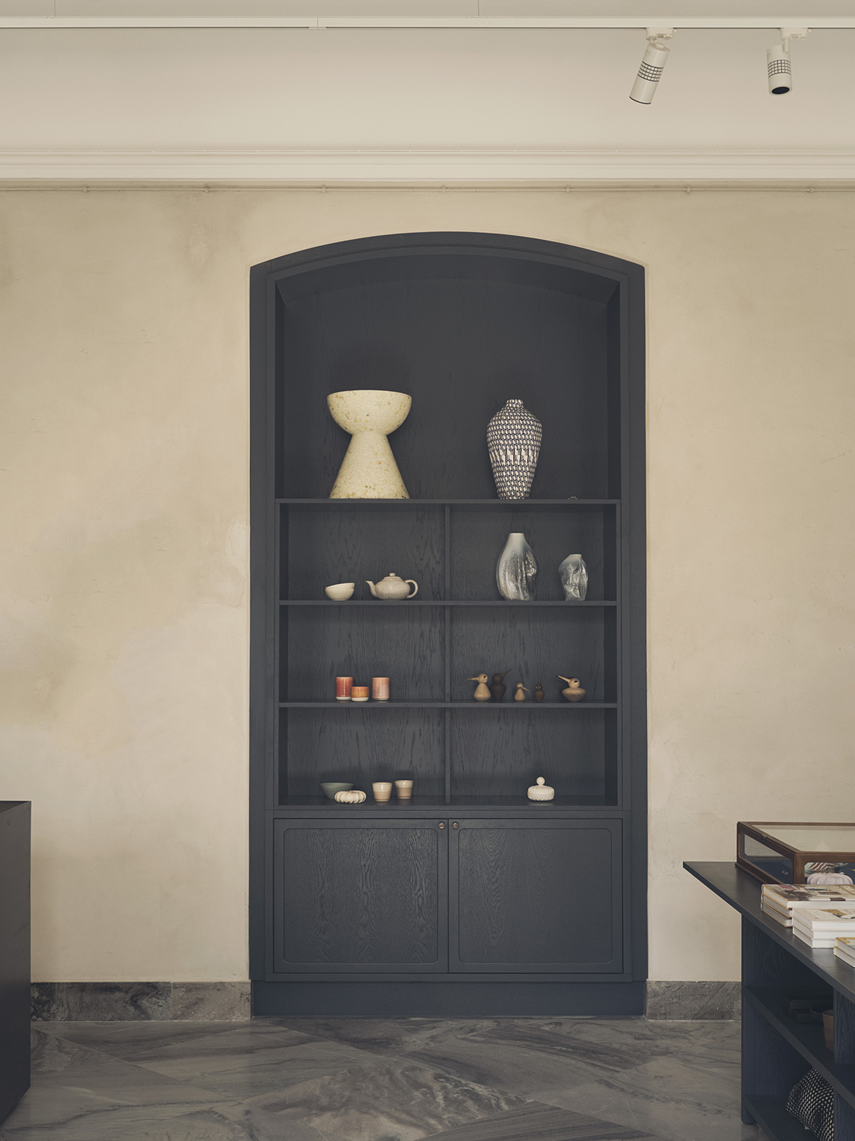 Café and shop for Designmuseum Denmark by OEO Studio - 谷德设计网