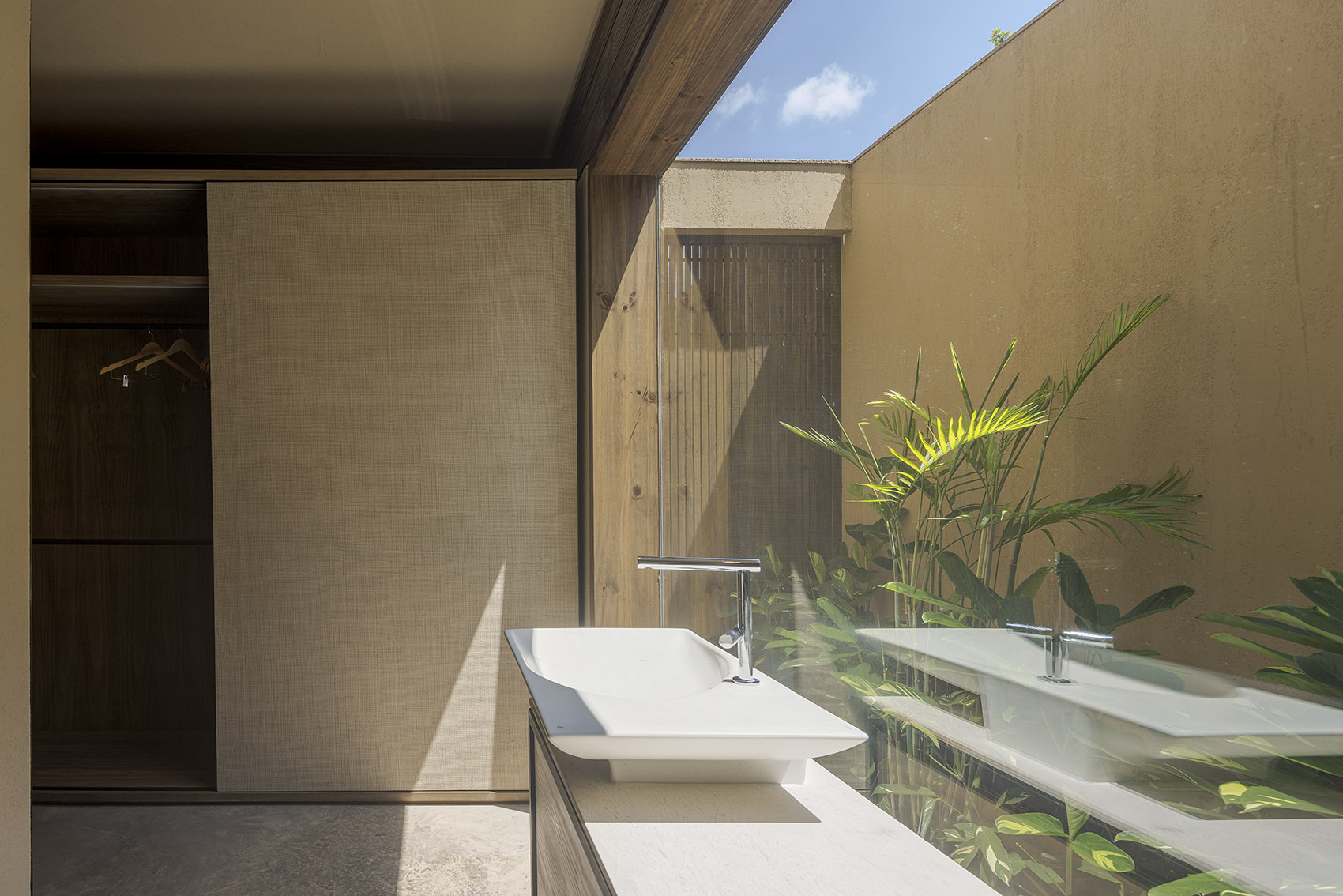 Coudelaria by Studio Arthur Casas - 谷德设计网