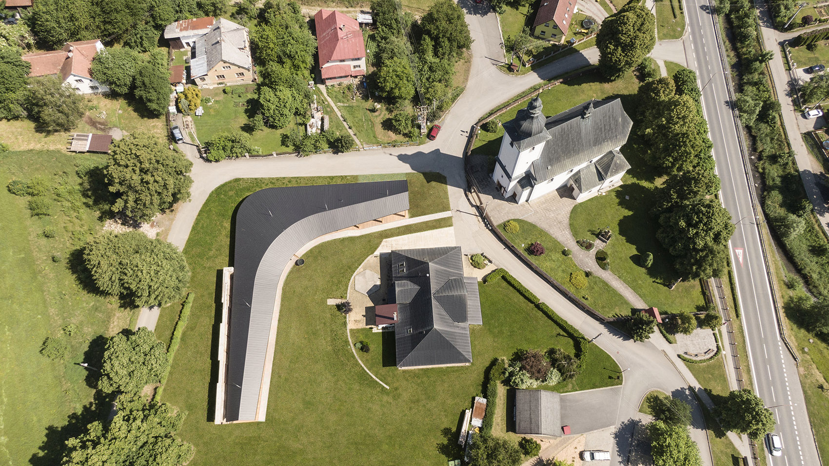 Parish community center by Studio AEIOU - 谷德设计网