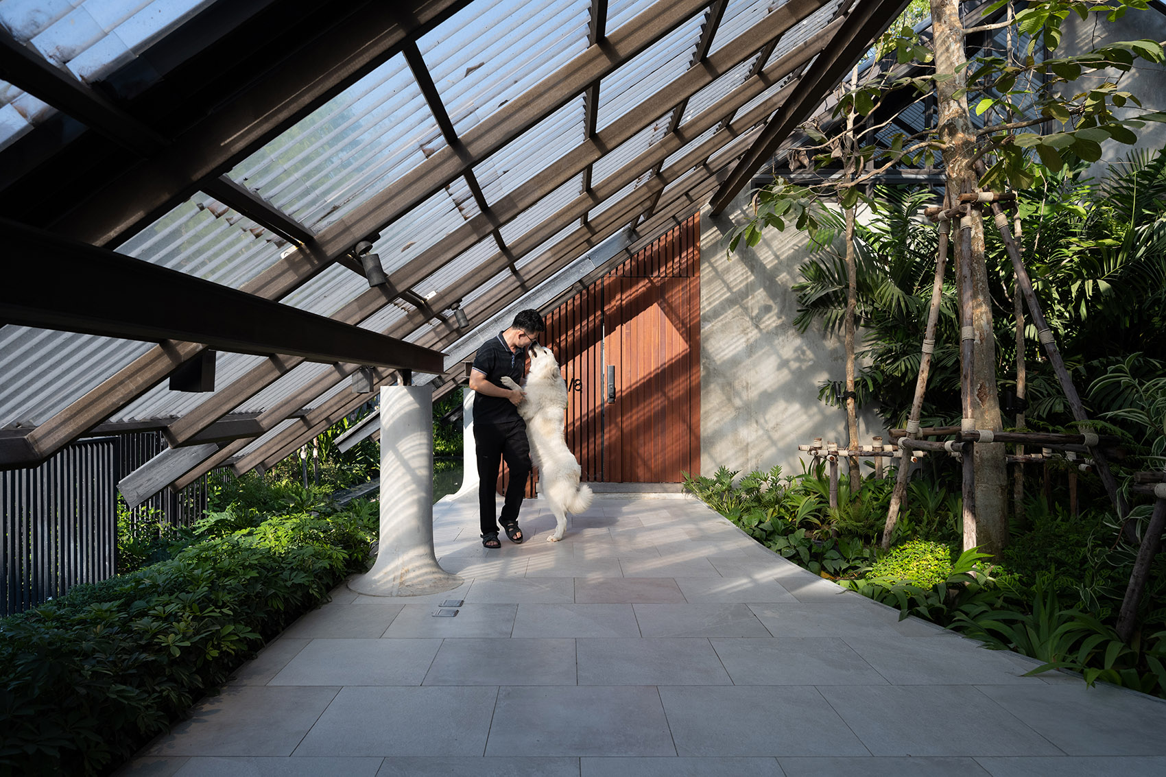 DOG / HUMAN by EKAR - 谷德设计网