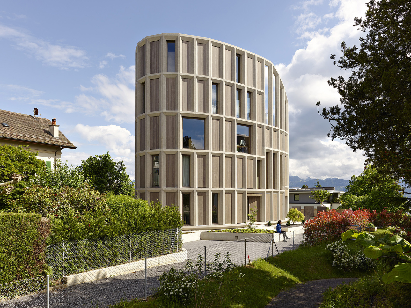 Urban House in Pully by LOCALARCHITECTURE - 谷德设计网