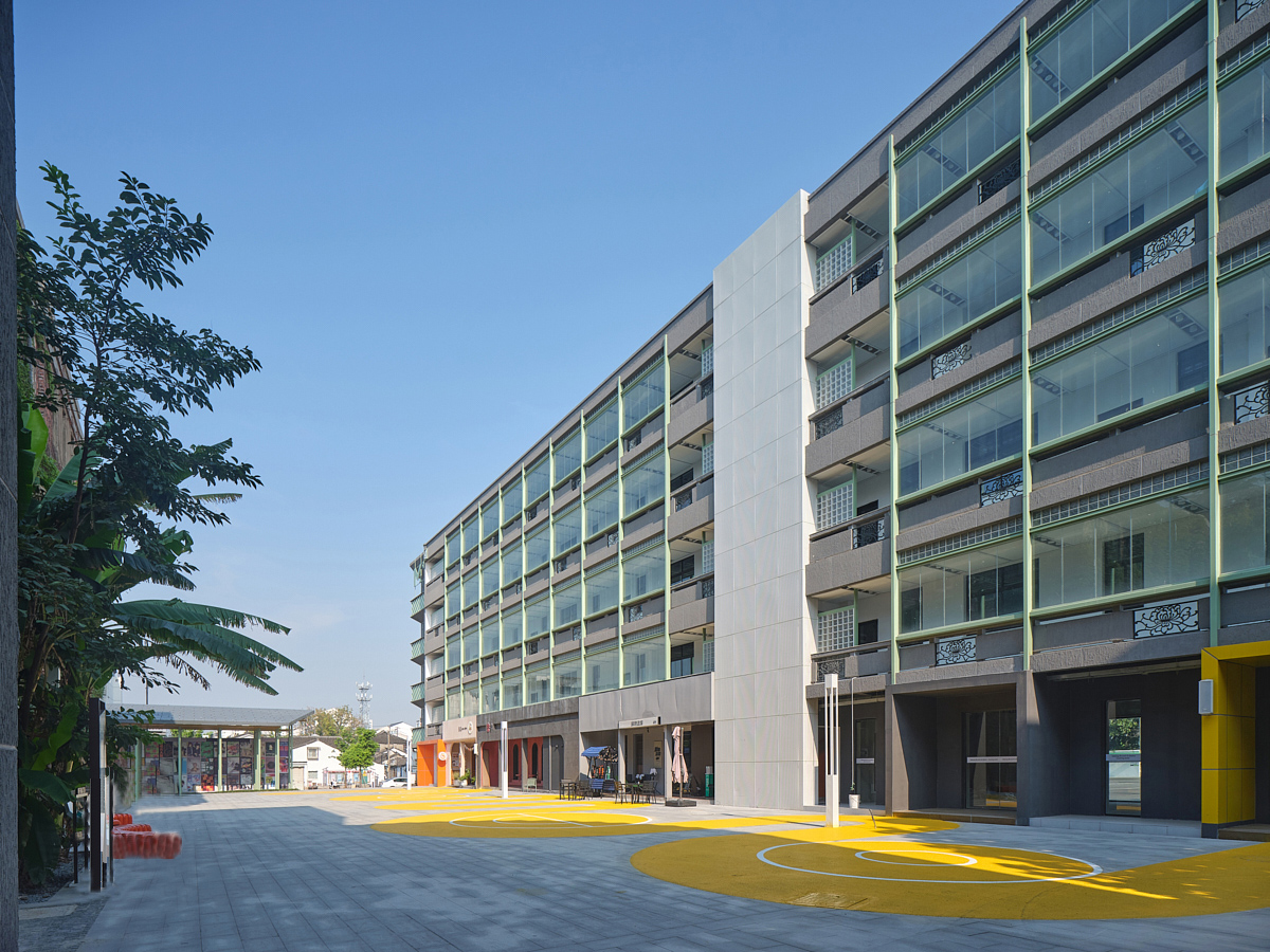 Golden Lion “Campus Lane” Creative Arts and Culture Park by Oumoumou ...