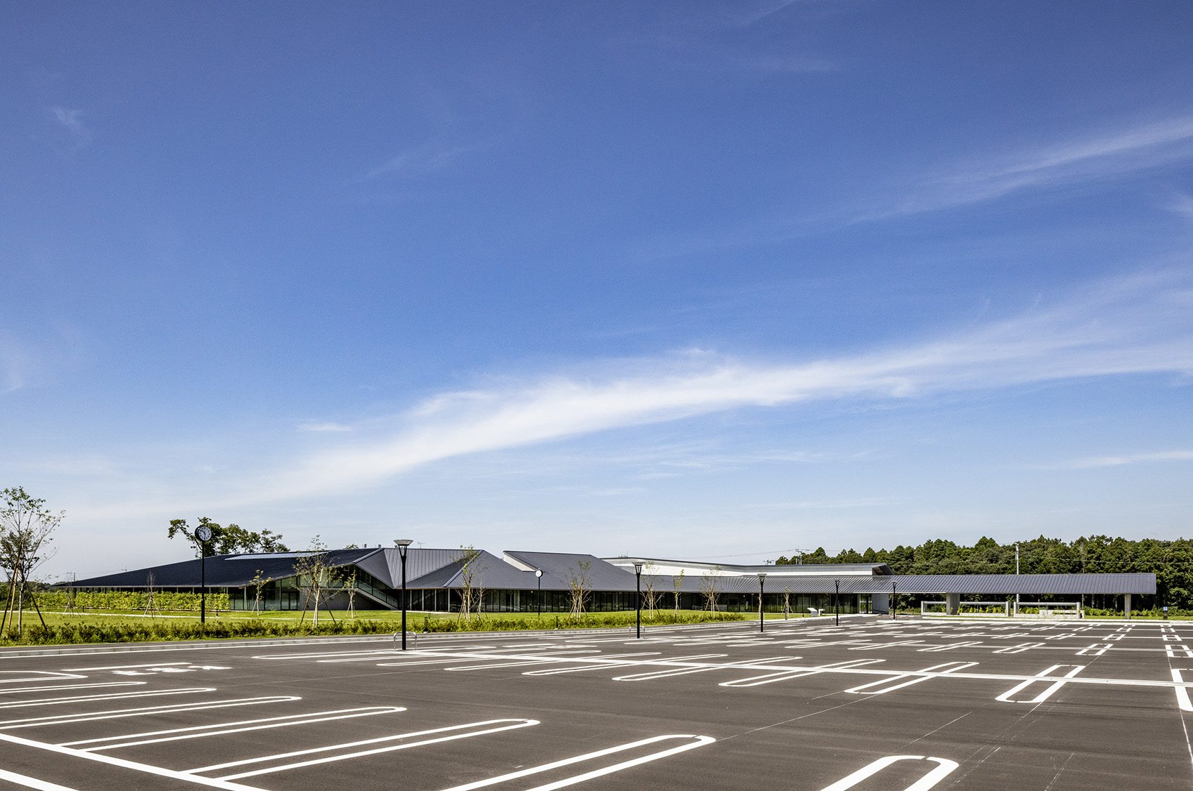 Mito City Shimoirino Health Promotion Center by MIKAMI Architects - 谷德设计网
