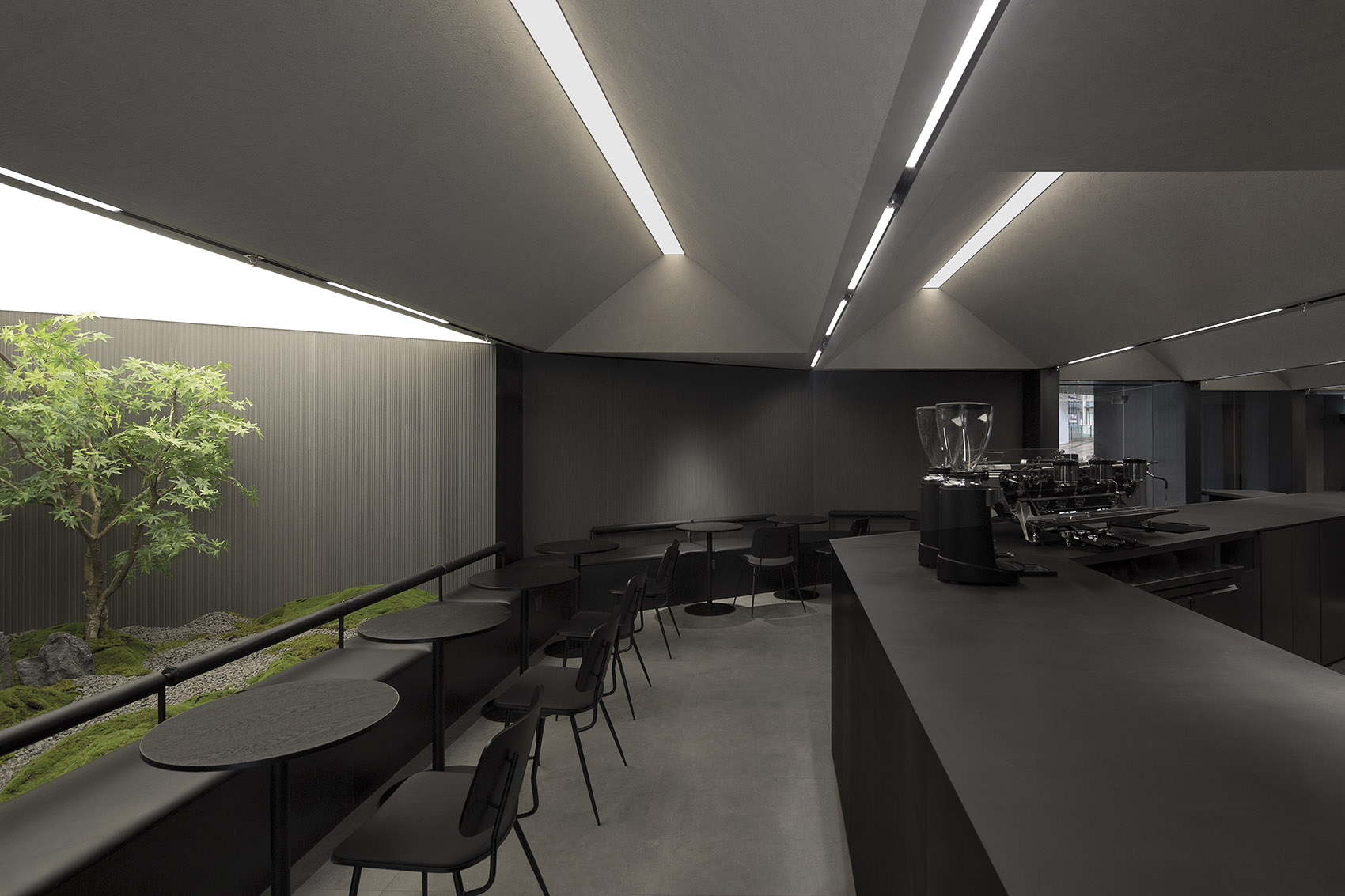 M Stand in Baoshan Touch Mall by Atelier Raw - 谷德设计网