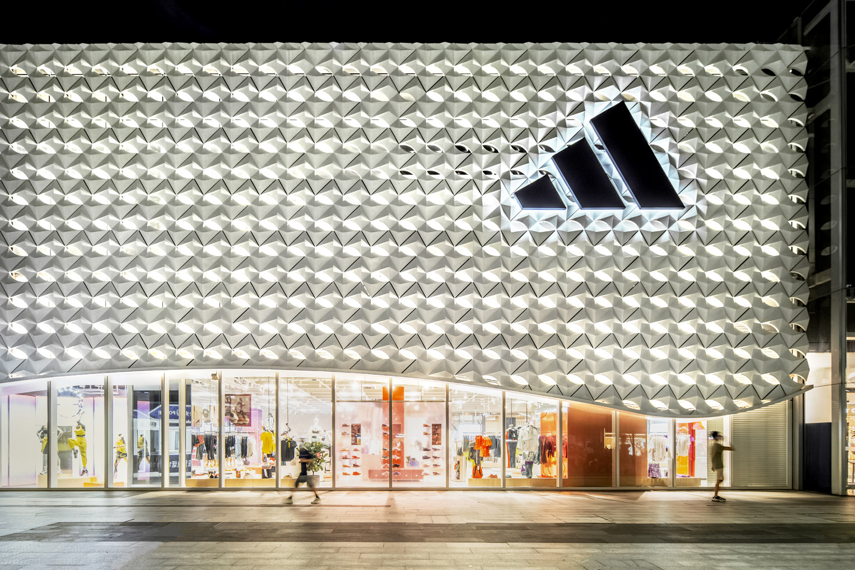 Adidas Center by Storeage - 谷德设计网