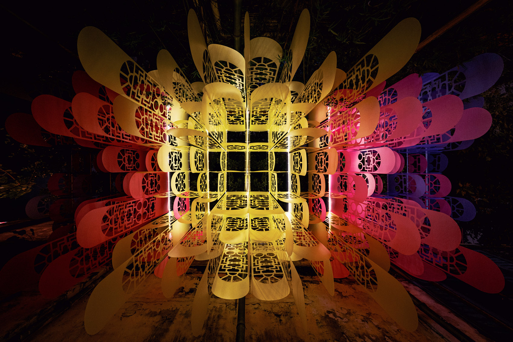 Endless Frames by Poh Sin Studio - 谷德设计网