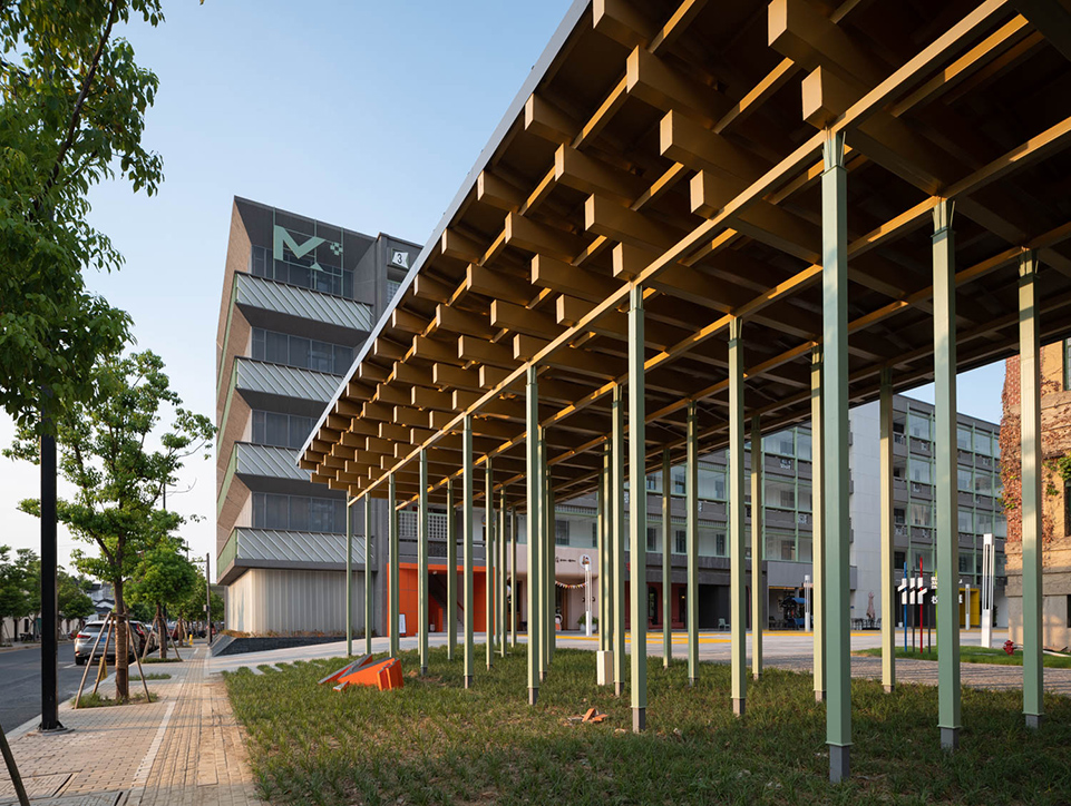 Golden Lion “Campus Lane” Creative Arts and Culture Park by Oumoumou ...