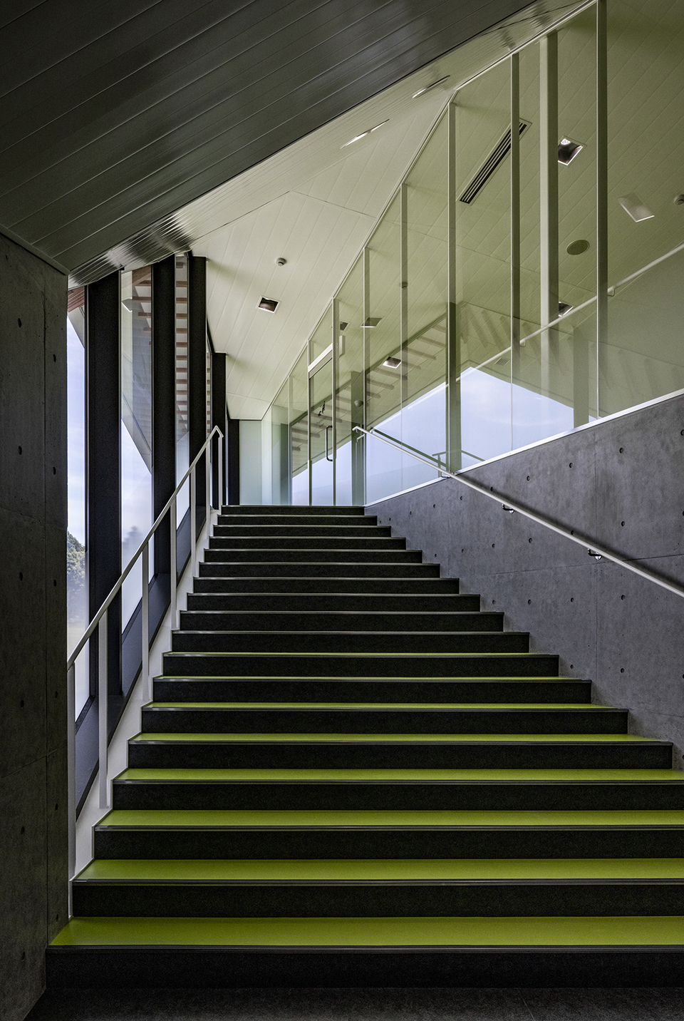 Mito City Shimoirino Health Promotion Center by MIKAMI Architects - 谷德设计网