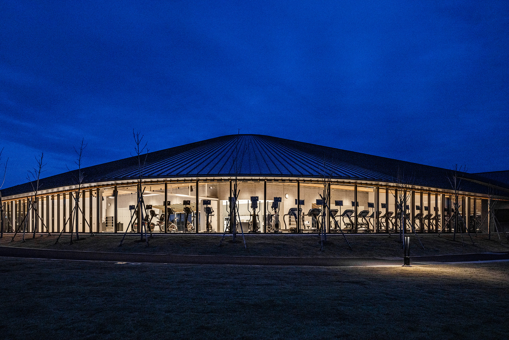 Mito City Shimoirino Health Promotion Center by MIKAMI Architects - 谷德设计网