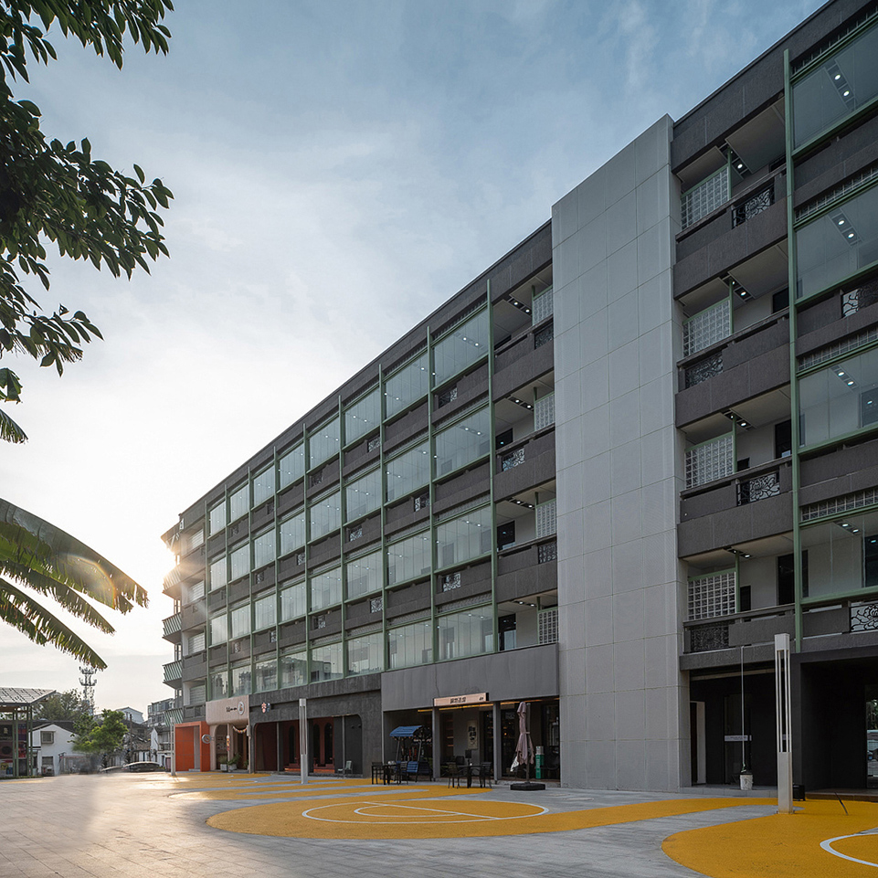 Golden Lion “Campus Lane” Creative Arts and Culture Park by Oumoumou ...