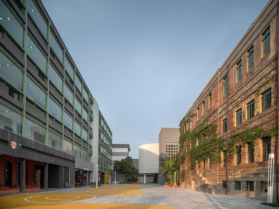 Golden Lion “Campus Lane” Creative Arts and Culture Park by Oumoumou ...