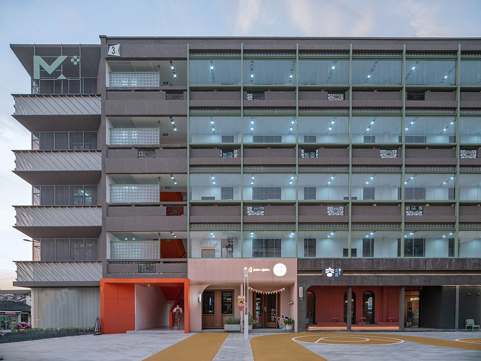 Golden Lion “Campus Lane” Creative Arts and Culture Park by Oumoumou ...