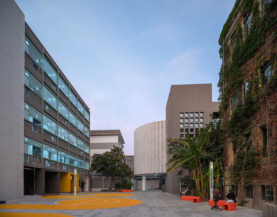 Golden Lion “Campus Lane” Creative Arts and Culture Park by Oumoumou ...