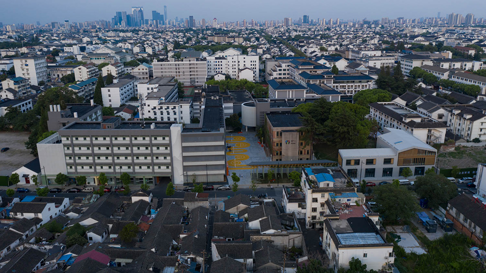 Golden Lion “Campus Lane” Creative Arts and Culture Park by Oumoumou ...