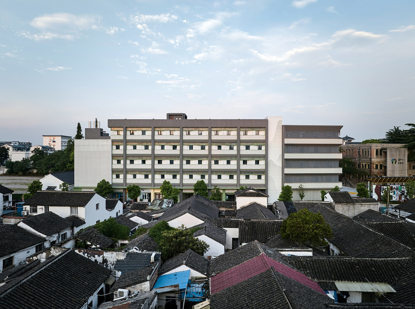 Golden Lion “Campus Lane” Creative Arts and Culture Park by Oumoumou ...