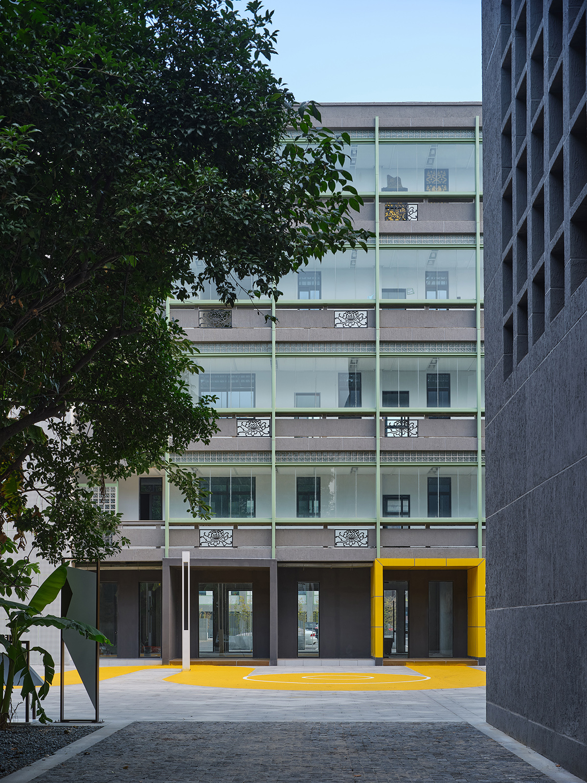 Golden Lion “Campus Lane” Creative Arts and Culture Park by Oumoumou ...