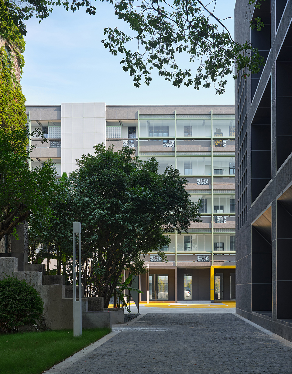 Golden Lion “Campus Lane” Creative Arts and Culture Park by Oumoumou ...