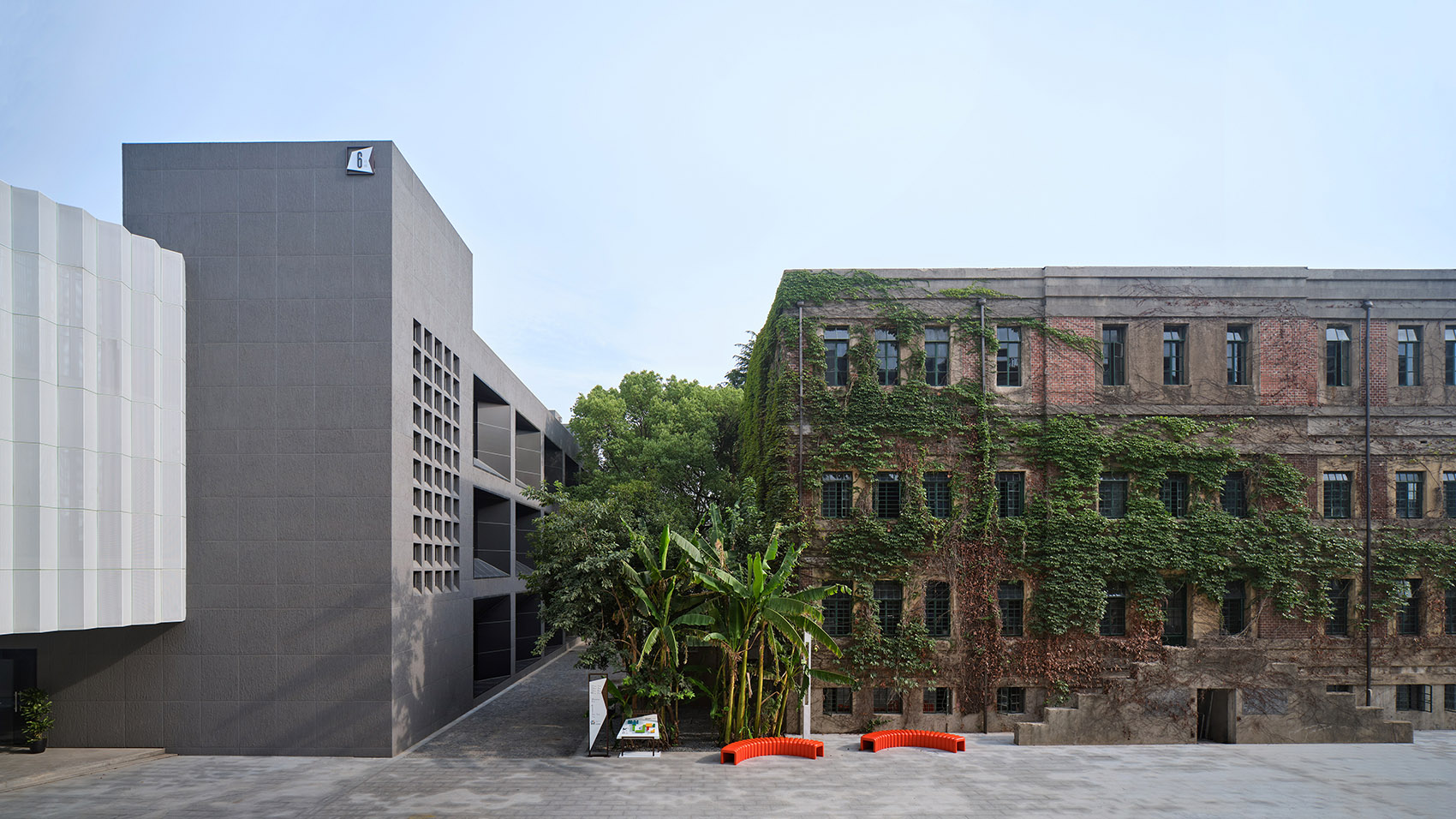 Golden Lion “Campus Lane” Creative Arts and Culture Park by Oumoumou ...