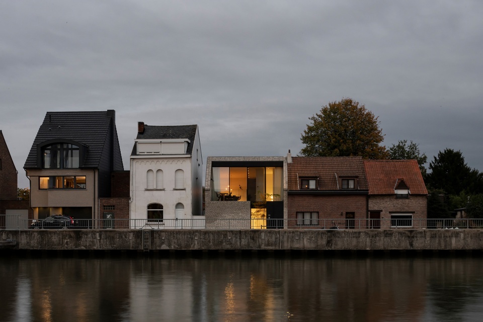 Humbeek运河住宅，比利时 / Studio Farris Architects-欧模网
