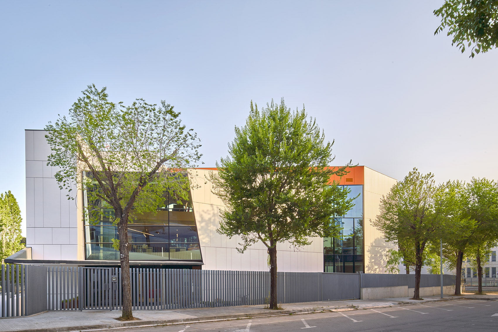 New Magic Box Headquarters by OMA Octavio Mestre Arquitectos + Elastiko ...