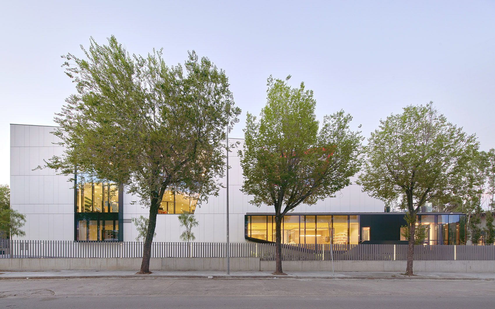 New Magic Box Headquarters by OMA Octavio Mestre Arquitectos + Elastiko ...